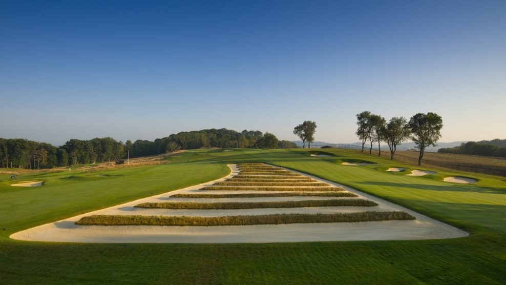 Where is Oakmont Country Club and the 2025 US Open located?