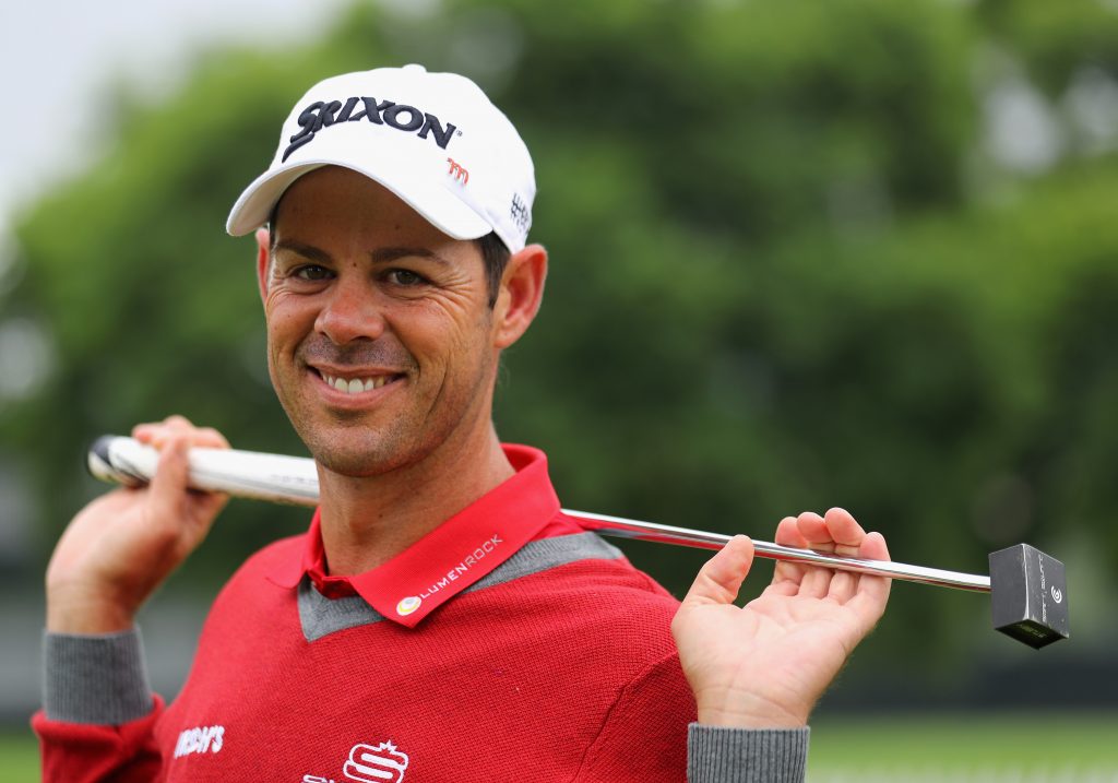 Jaco Van Zyl putting at Joburg Open with tiny Cleveland Golf putter