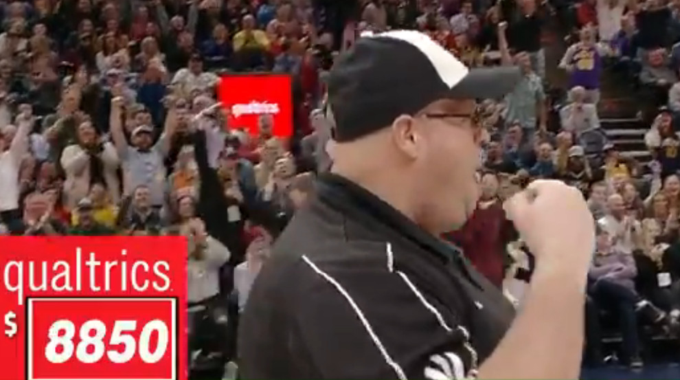 Watch: Utah Jazz fan makes five putts at halftime to win $8,850