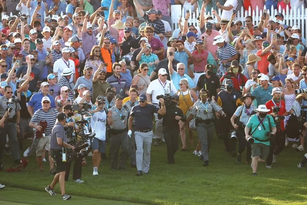 The 5 things every golf fan needs when attending a golf tournament ...