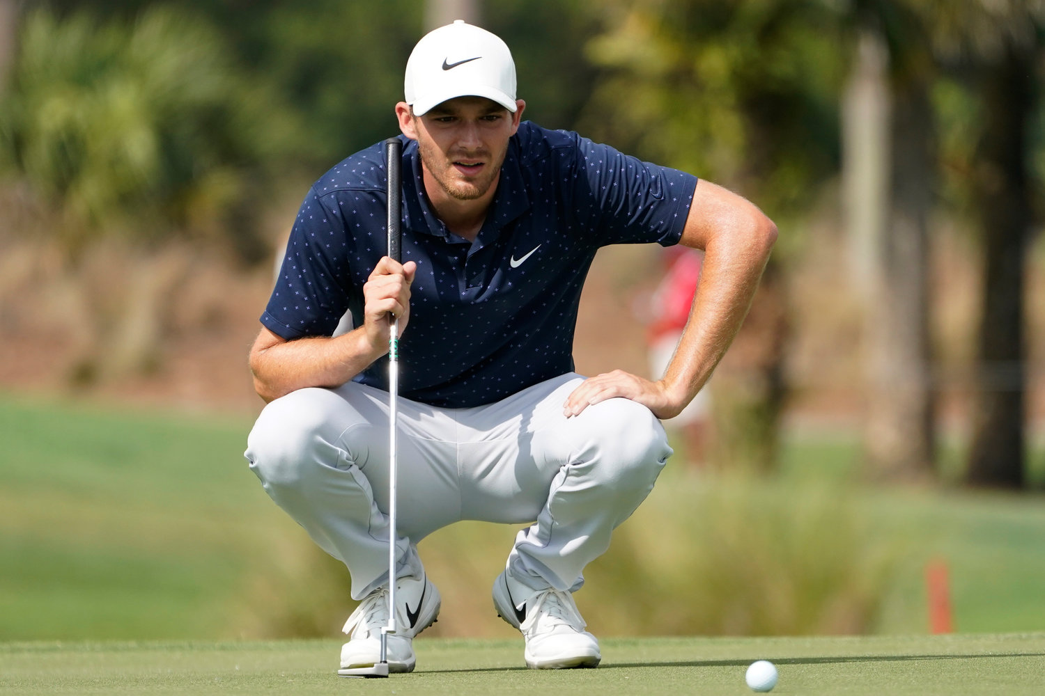 Here are the three things every golfer needs to do to read a putt correctly